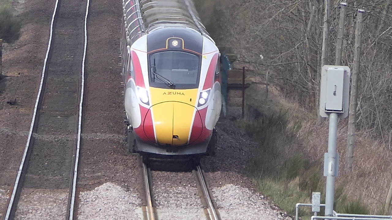 Azuma - LNER Train [4K/UHD] - YouTube