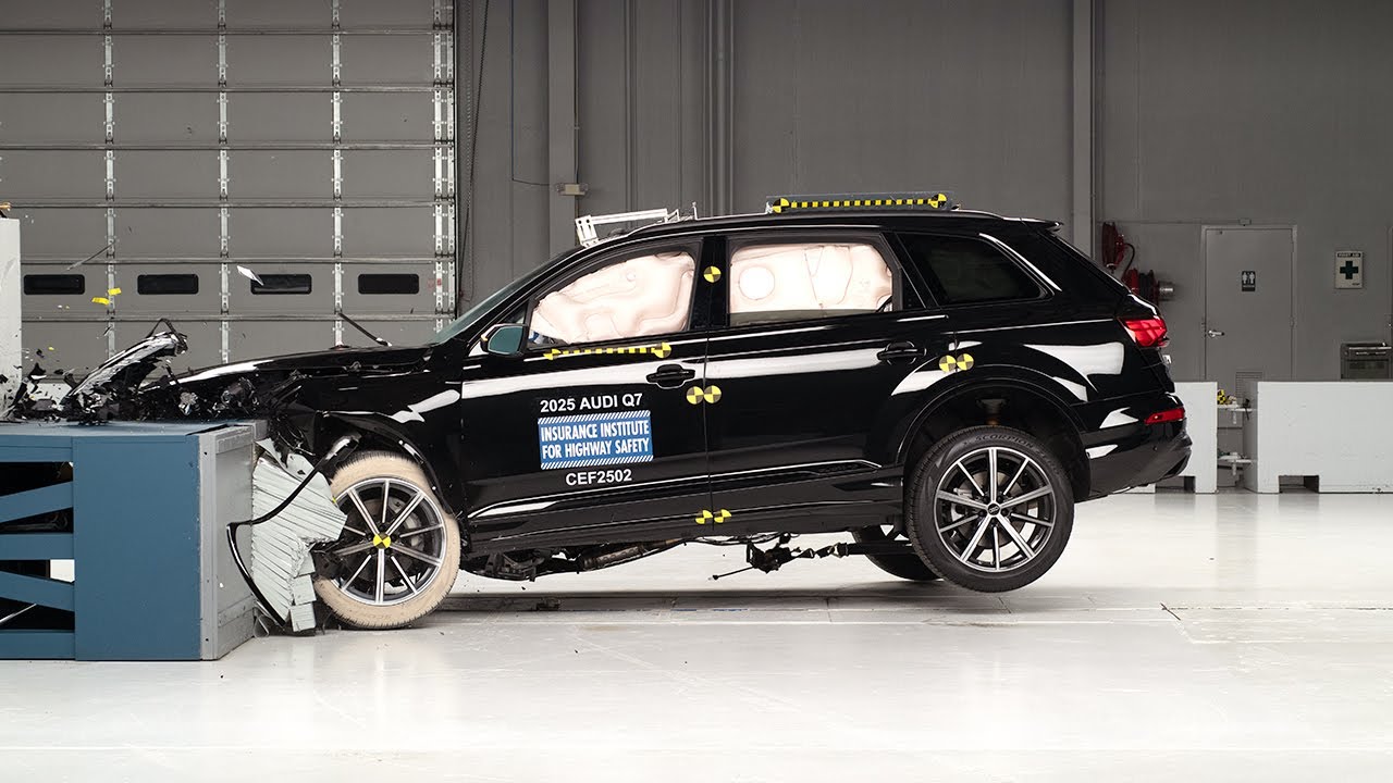 2025 Audi Q7 updated moderate overlap IIHS crash test - YouTube