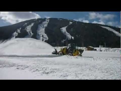 Wacker Neuson WL30 blowing snow in Colorado - YouTube