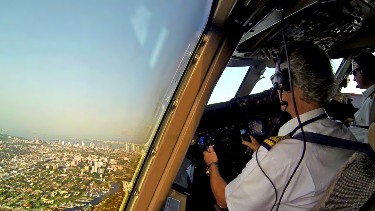 Captain's View - Boeing 747 Take-Off Miami Timelapse - YouTube