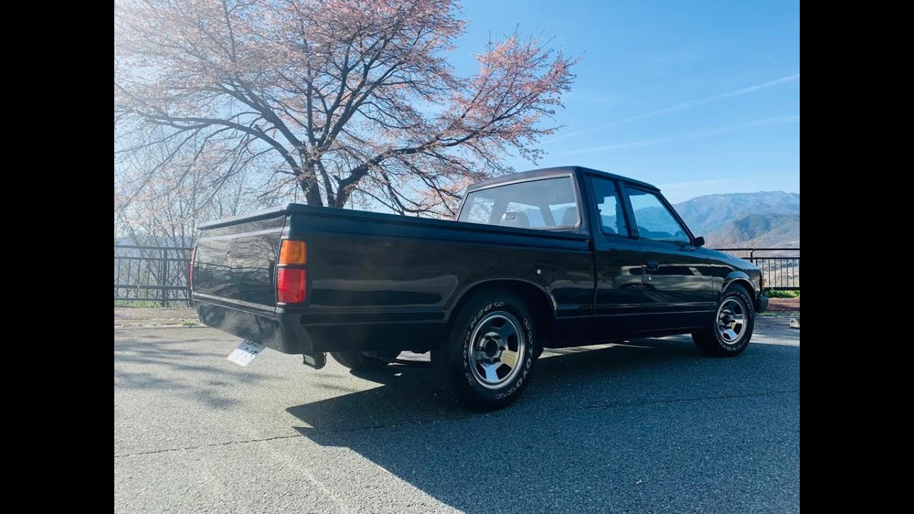 Datsun 720 King Cab - Mich's Garage - YouTube