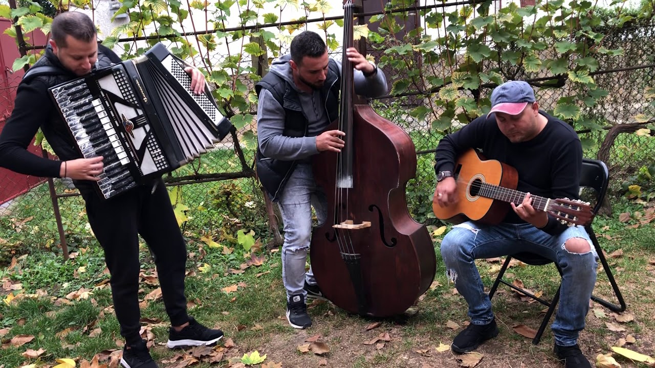 Universal Band acoustic live - YouTube