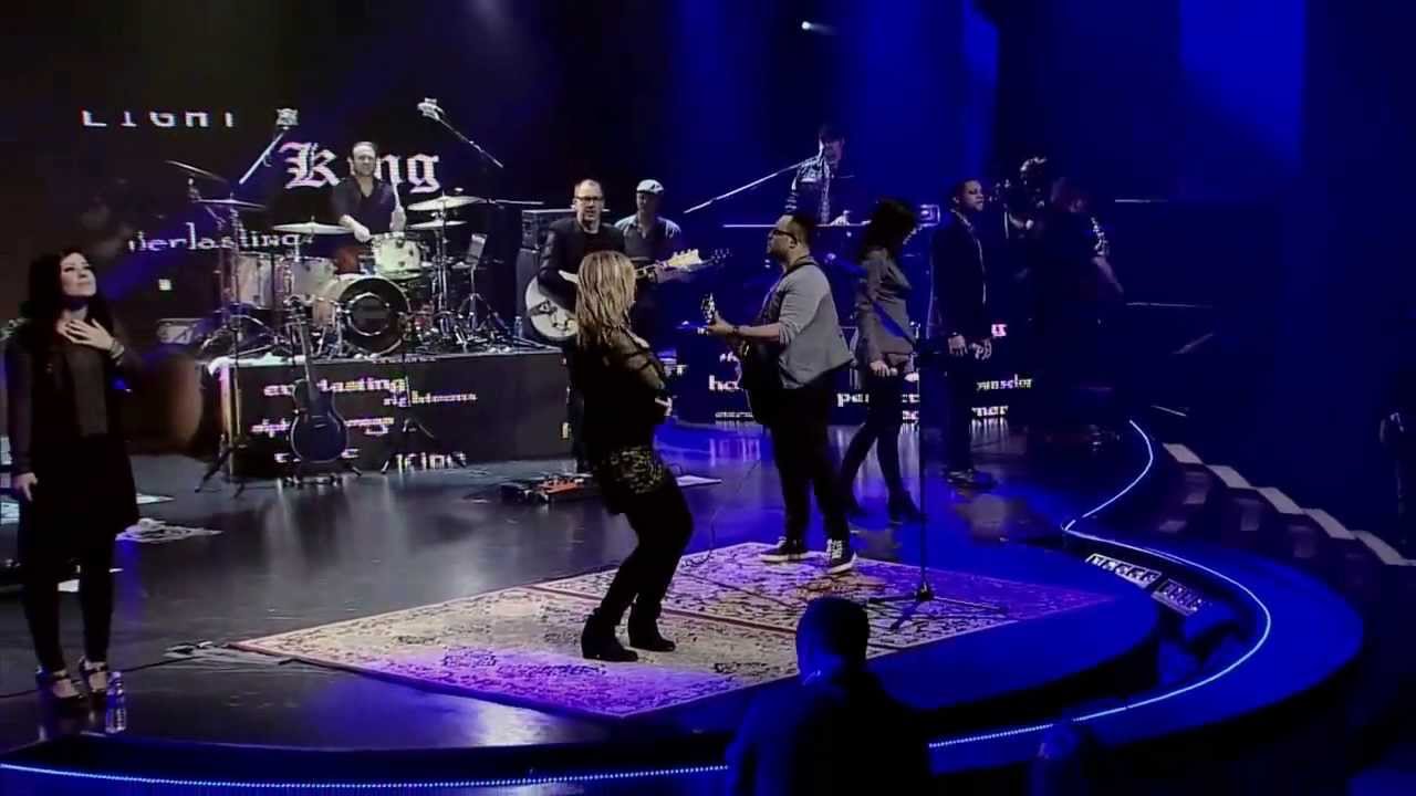 Jesus At The Center (Revealing Jesus Project) - Darlene Zschech - YouTube