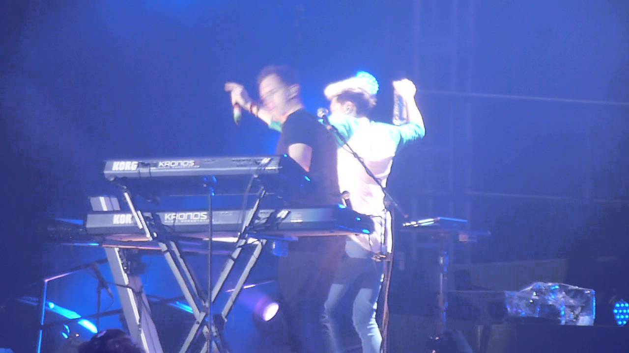 One Direction Buenos Aires 3/5/14. Niall dancing - YouTube