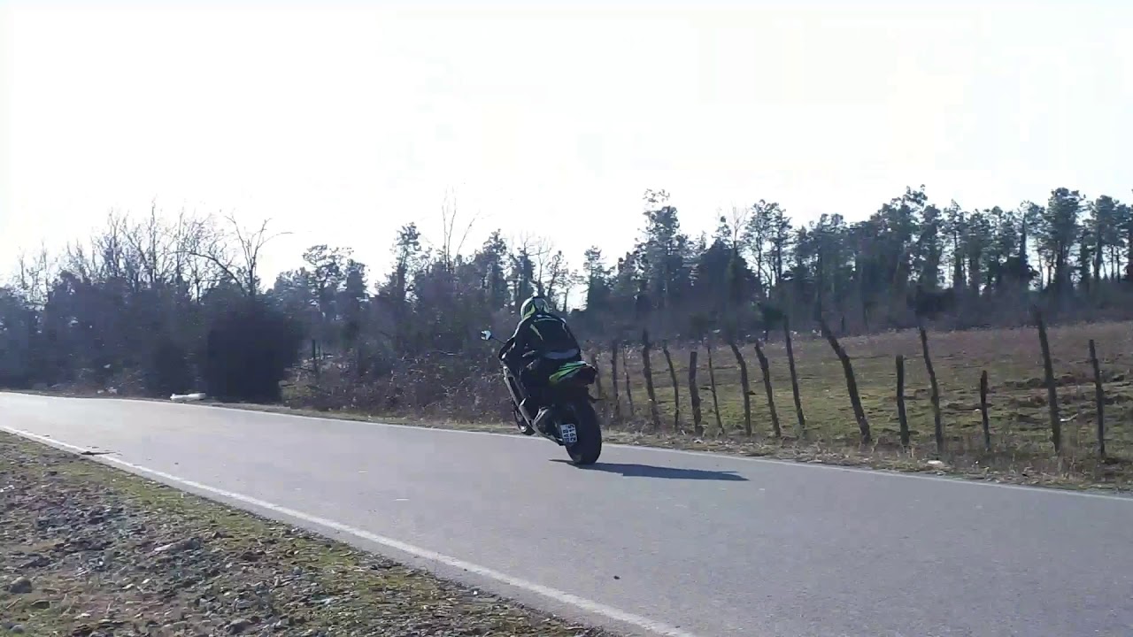 Zx6r wheelie - YouTube