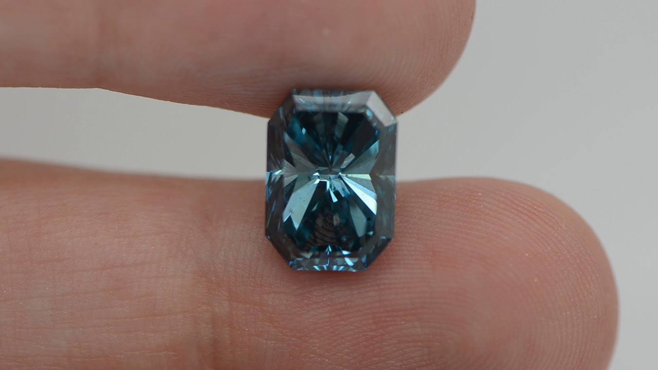 Fancy Vivid Blue Radiant Cut Diamond 5.07 Carat VS2 - YouTube