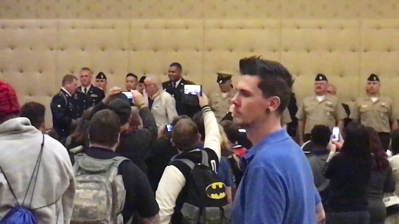 Stan Lee Receives Military Honors - Rhode Island Comic Con. - YouTube