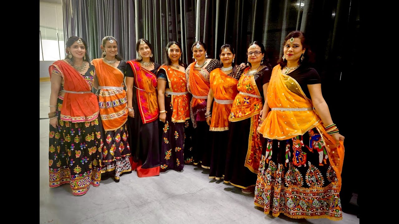 Ramte aave dance at Carassauga - YouTube