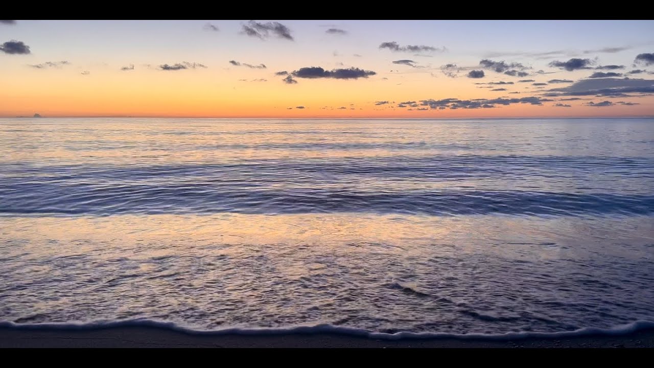 4K Sleep with Peaceful Ocean Waves Sounds on the Beach: Sweet Dreams ...