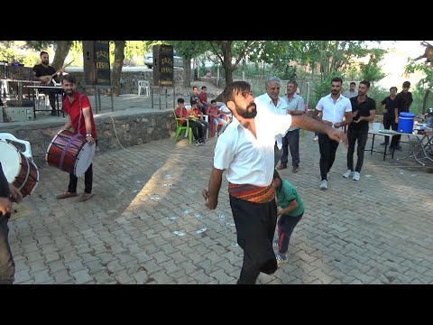 Çılgın Davulcu Apo Muhteşem oynuyor.  GÜVEN EVLER KÖYÜ