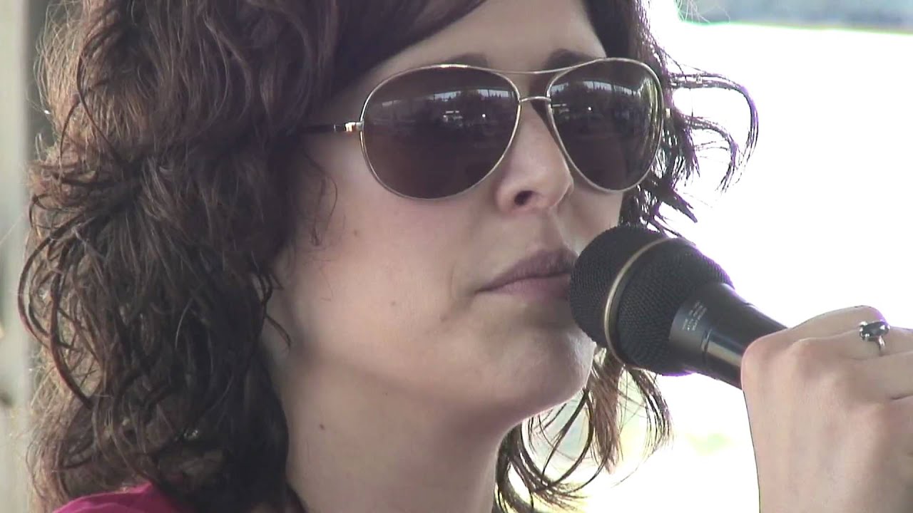 Keota performs Broken Wing - YouTube