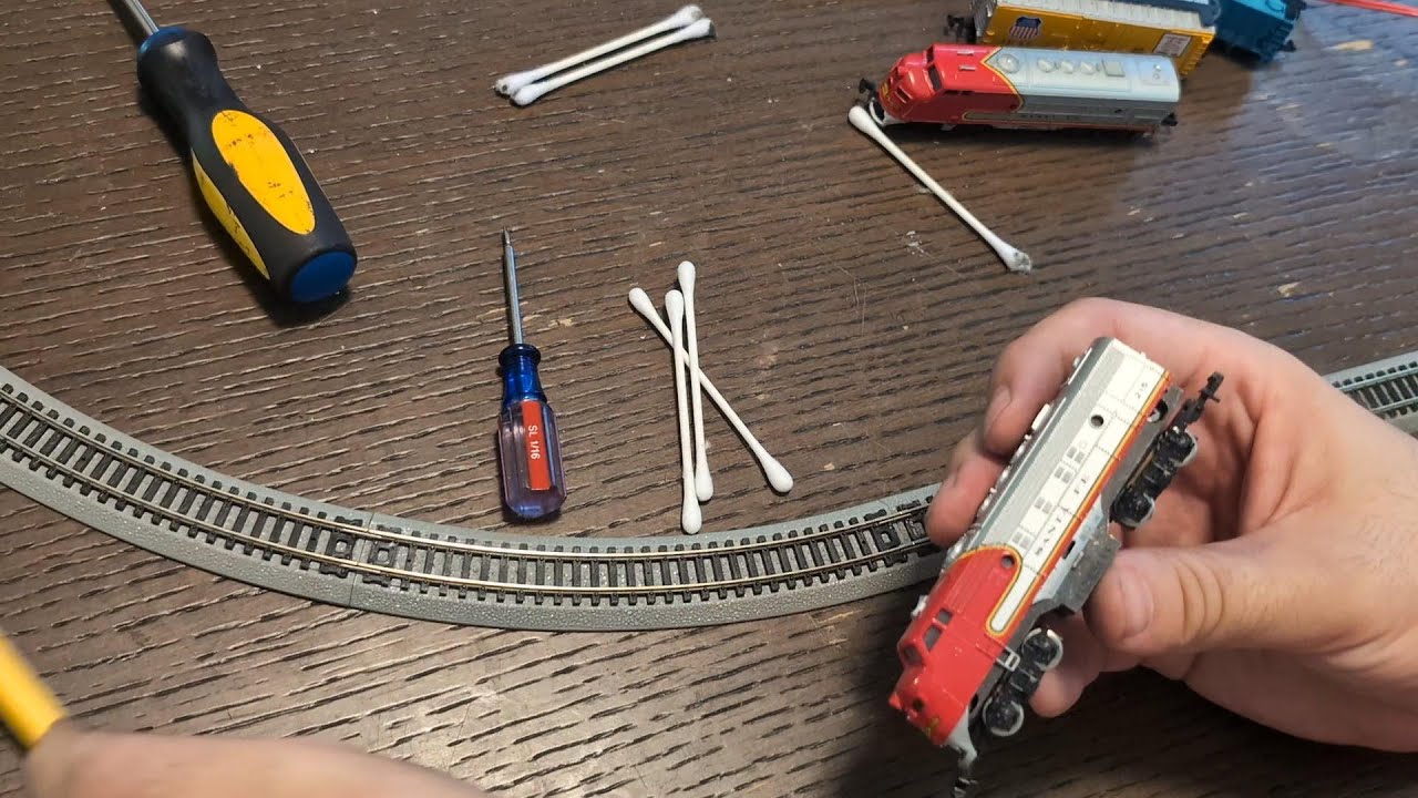 Bachmann N Scale EMD F9 Diesel Revival - YouTube
