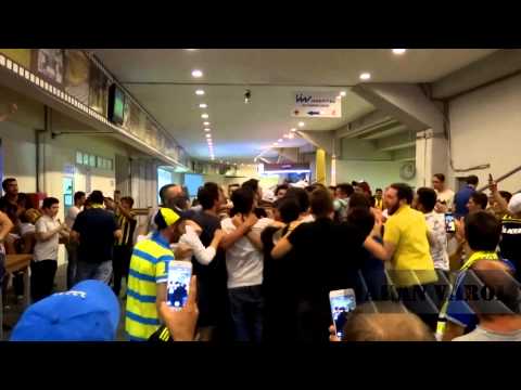 FENERBAHÇE OKUL AÇIK TRİBÜNÜ YENİ BESTE ( NE KALIR NE GİDER NE BAŞLAR NE BİTER )