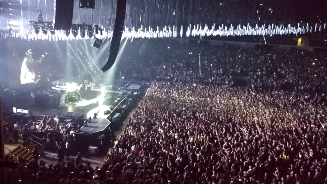 Red Hot Chili Peppers - By the way live @Pala Alpitour (Torino) 10.10. ...