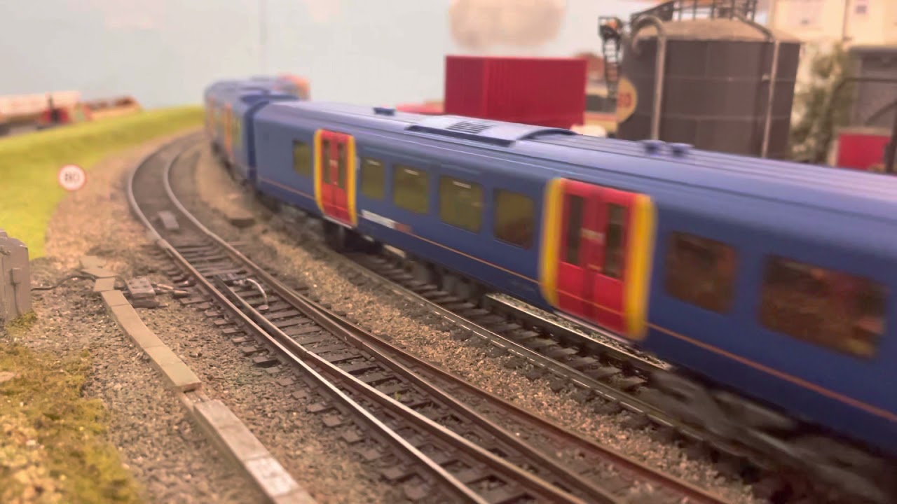 Bachmann class 450 running - YouTube