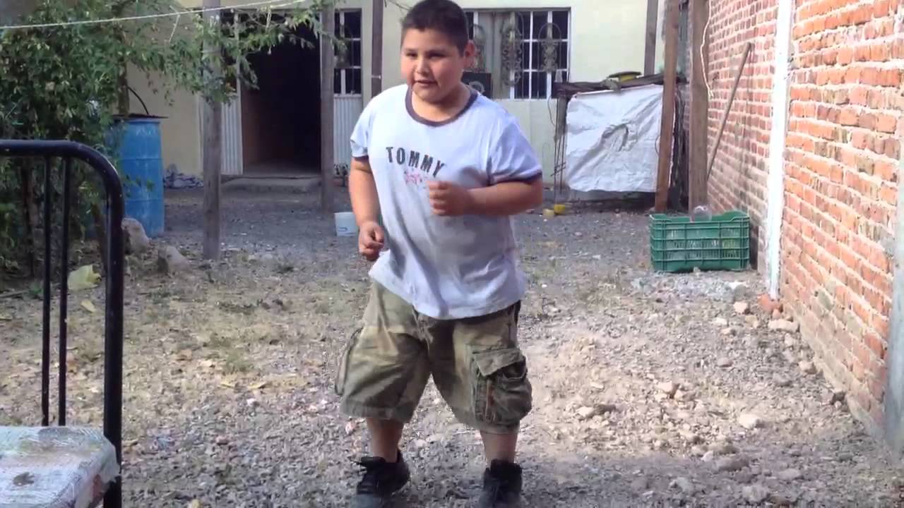 El Compa Diego Bailando La Peinada - YouTube