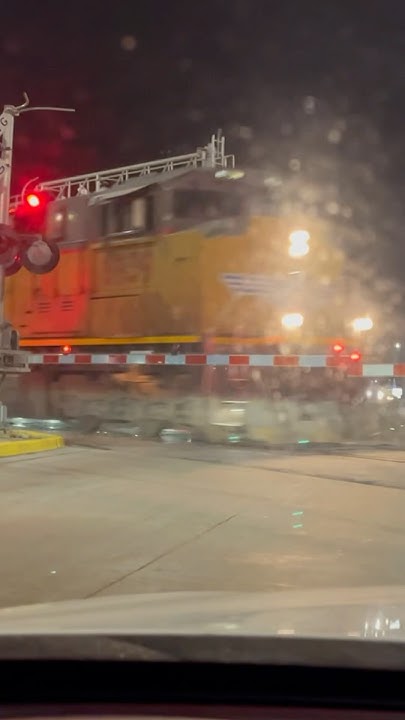 UP 8939 Leads A Repo Past Huntley - YouTube