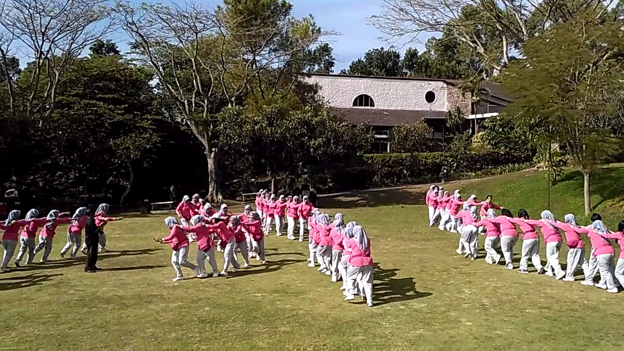 Ice breaking outbound game ular Dan naga - YouTube