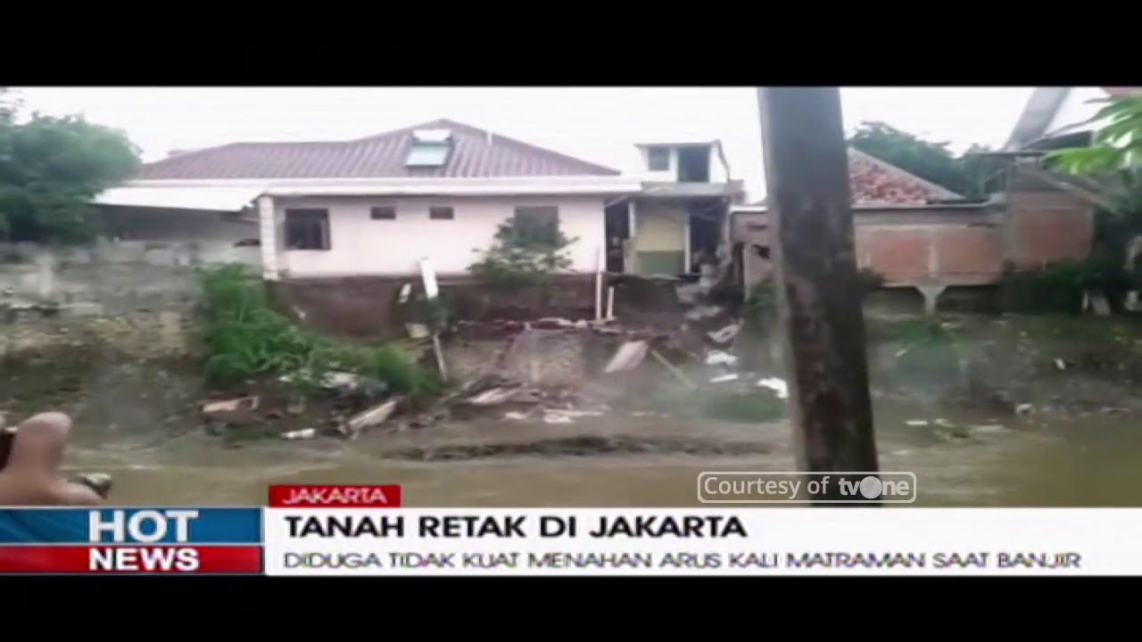 Tanah Geser, Tembok Rumah di Jalan Berlan Matraman Runtuh - YouTube