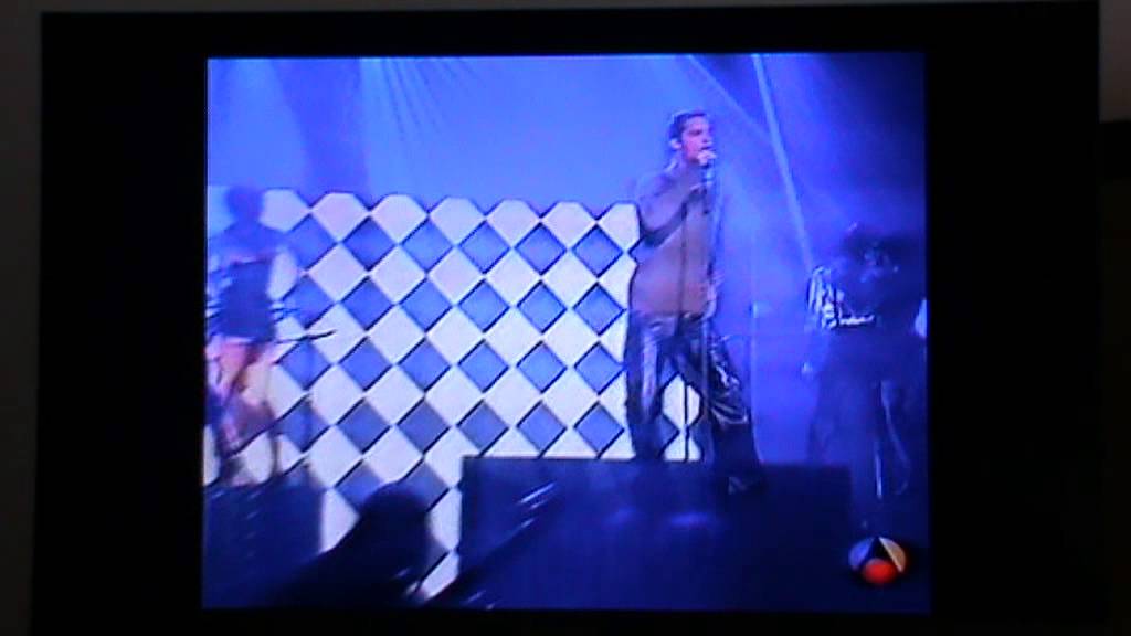 Living la vida loca - RICKY MARTIN - YouTube