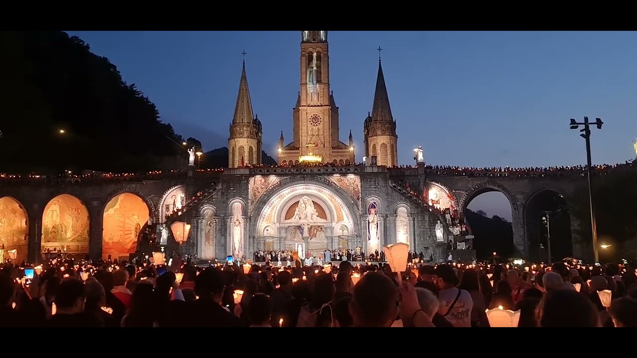 Lourdes : Nuits de Lourdes (CandleLight/Torchlight Procession).27 May ...