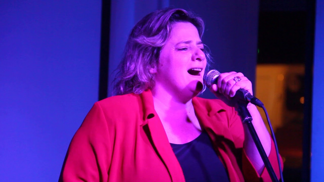 Valeria Hernandez - A mi manera - YouTube