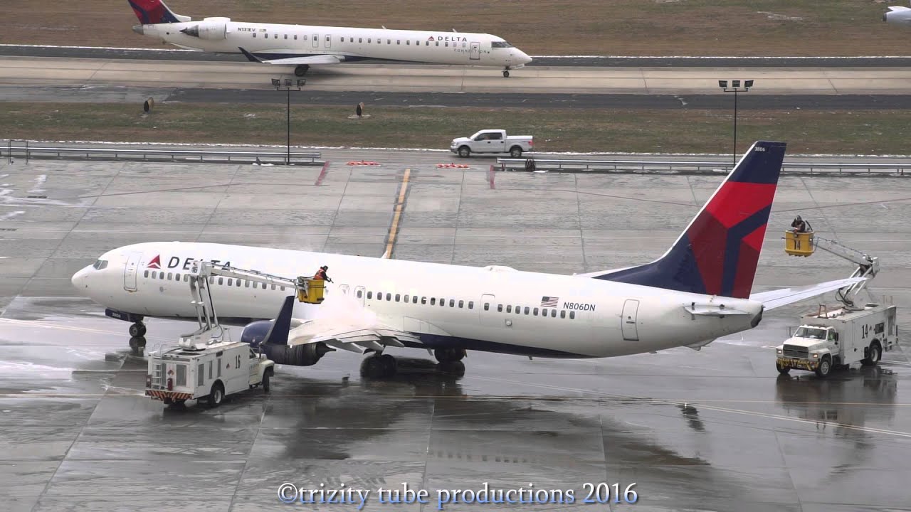 Delta 737 deice timelapse - YouTube