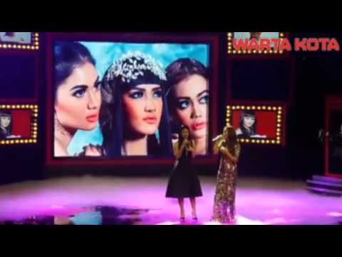 Nia Anggia dan Della menyanyi lagu \