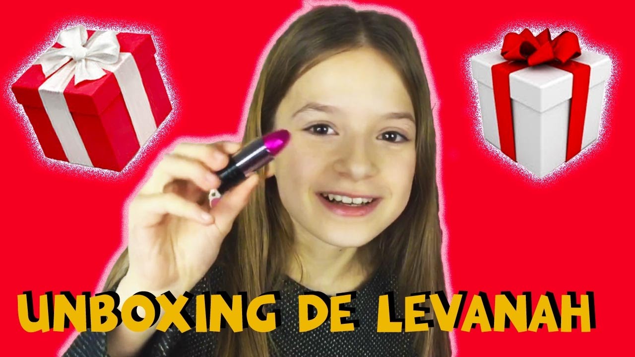 Unboxing : Lévanah ouvre vos cadeaux avec ses soeurs !! - YouTube