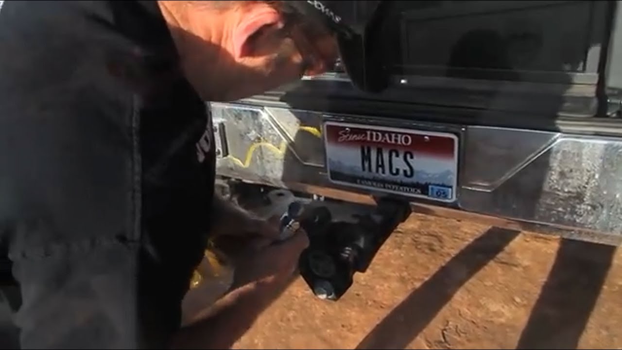 D-Vise Hitch Mounted Vice from Mac's Custom Tie Downs - YouTube