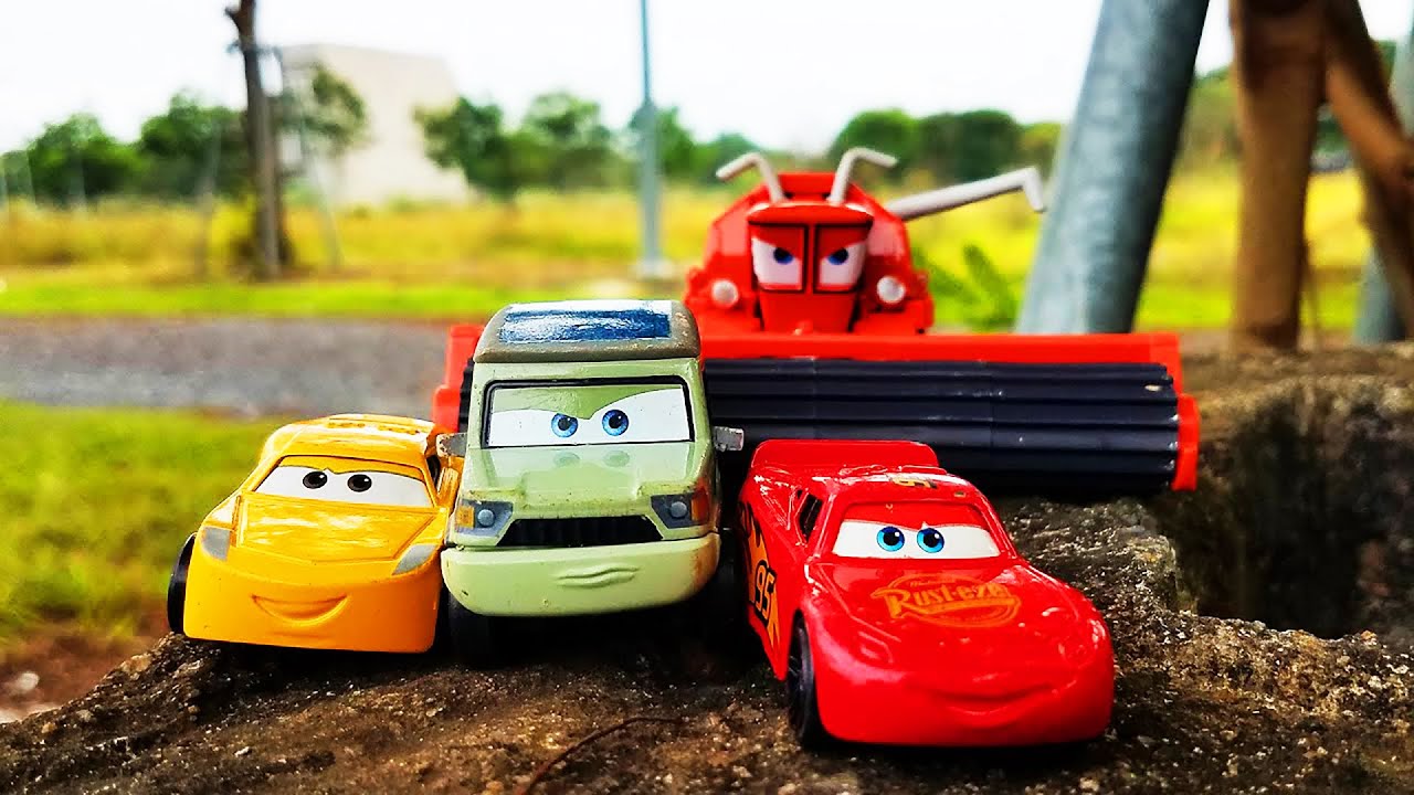 Looking for Disney Pixar Cars, Mack Cars, Lightning Mcqueen, Rayo Mcqueen, Doc Hudson, Tow Mater ...