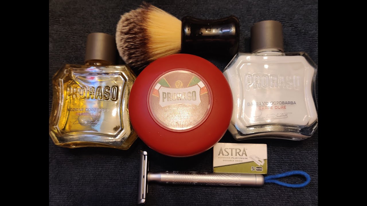 Muhle Companion razor with an Astra green blade and Proraso Red head ...