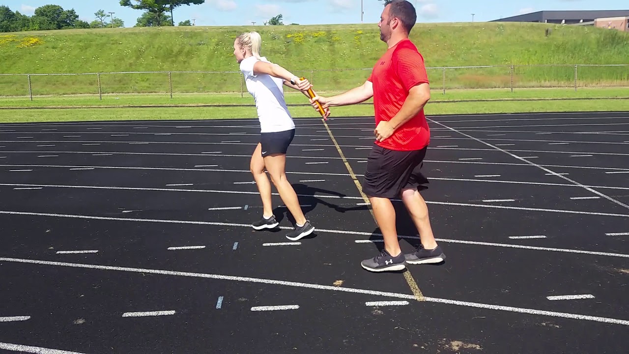 4x100m jogging catch drill - YouTube