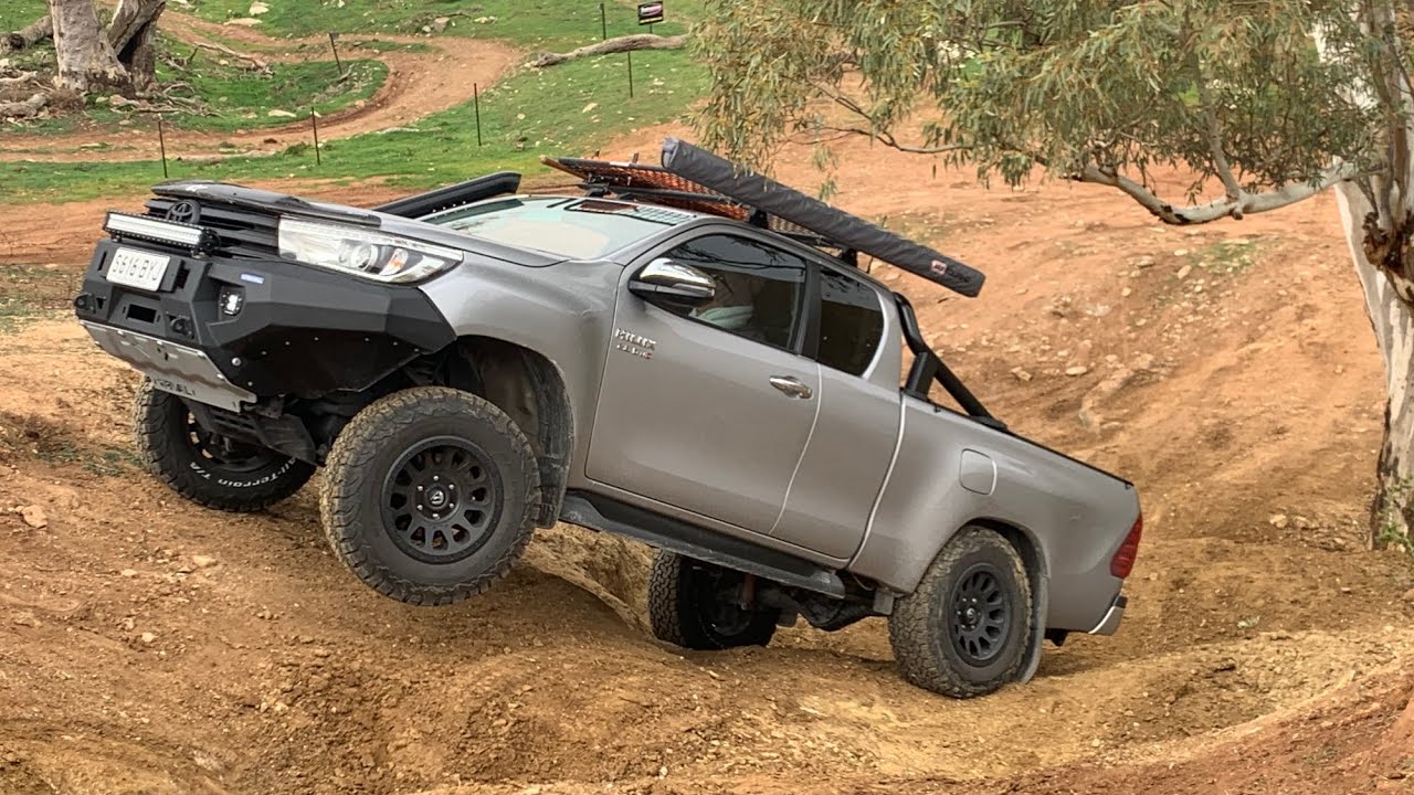 Hilux Extra Cab N80 SR5 -Saunders Gorge-Eagle View - YouTube
