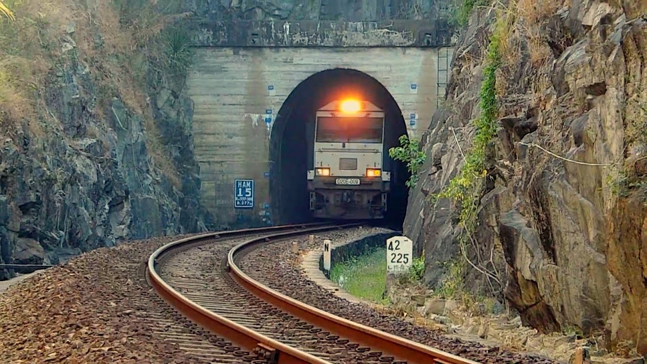 GERMAN DIESEL LOCOMOTIVES 2020 and LOVELY TRAINS - Đoàn tàu lửa hối hả ...