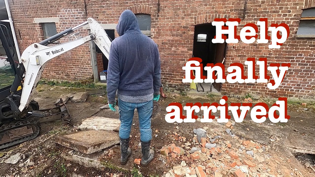 Cleaning paved driveway in the backyard / Sorting out the cesspools of ...