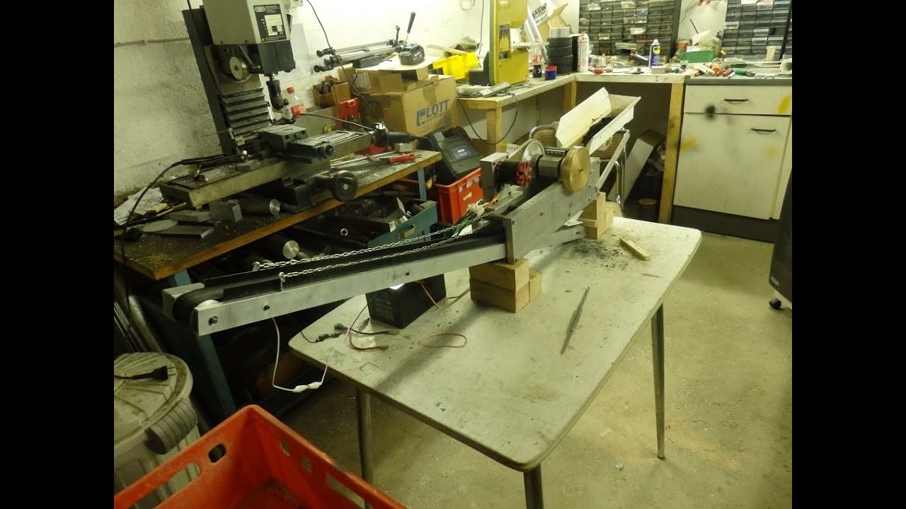 Backenbrecher mit Eigenbau Förderband - YouTube