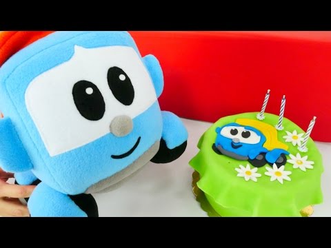 Sevcan oyuncak Leo için pasta yapıyor