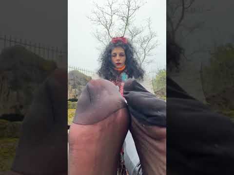 Grounding nylon feet on rocks and moss