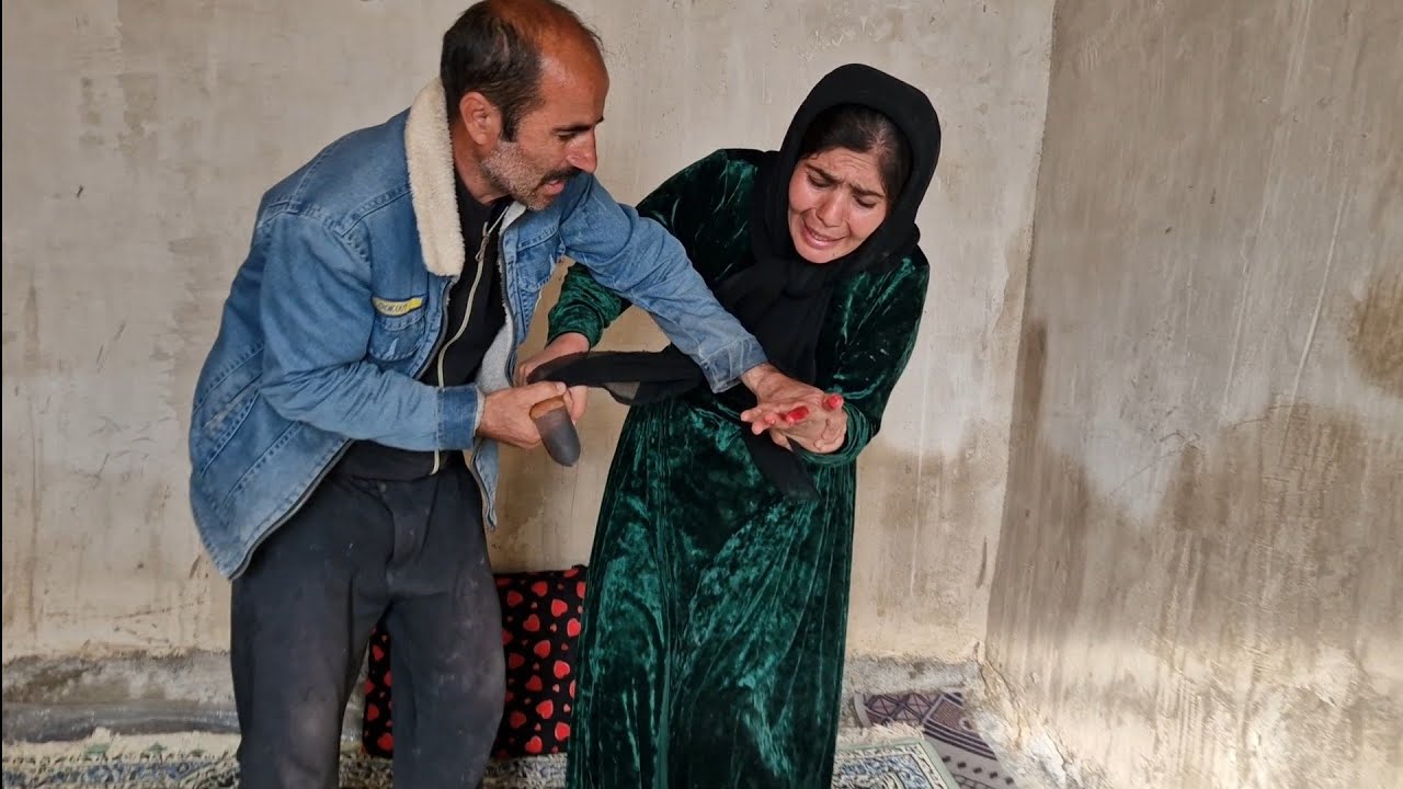 "Ali coming to Ismat in anger: Ali cut Ismat's hand with a knife" - YouTube