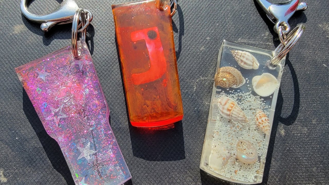 DIY easy resin keychains - YouTube