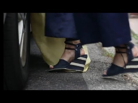 hanbok (= Korean traditional clothes[dress]) trample 1