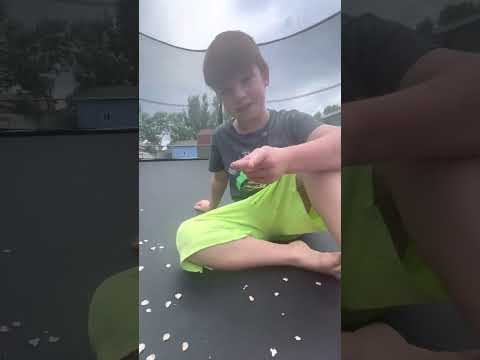 Tuck jump getting flips on a trampoline. Tutorial - YouTube