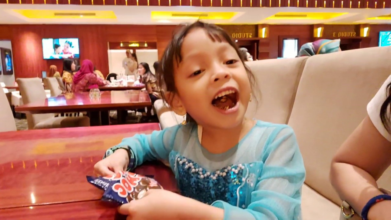 Vlog Risya Nonton Frozen 2 bareng keluarga 💕 - YouTube