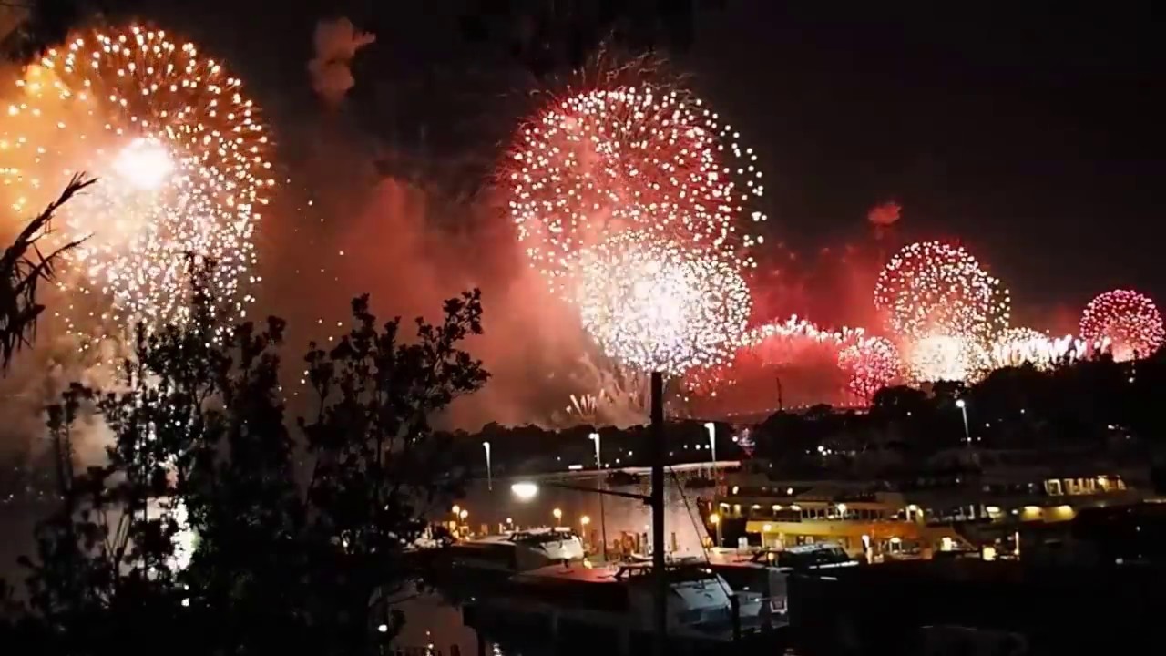 Balmain 72 New Years Eve Fireworks 2017 - BR03YP - YouTube