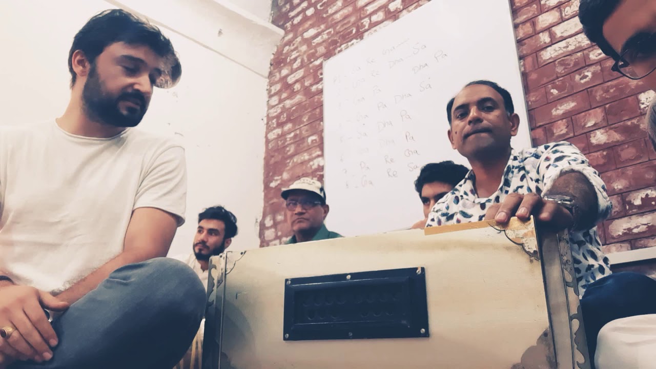 Great Asfar Hussain VOCAL harmuniam player zafar Iqbal . - YouTube