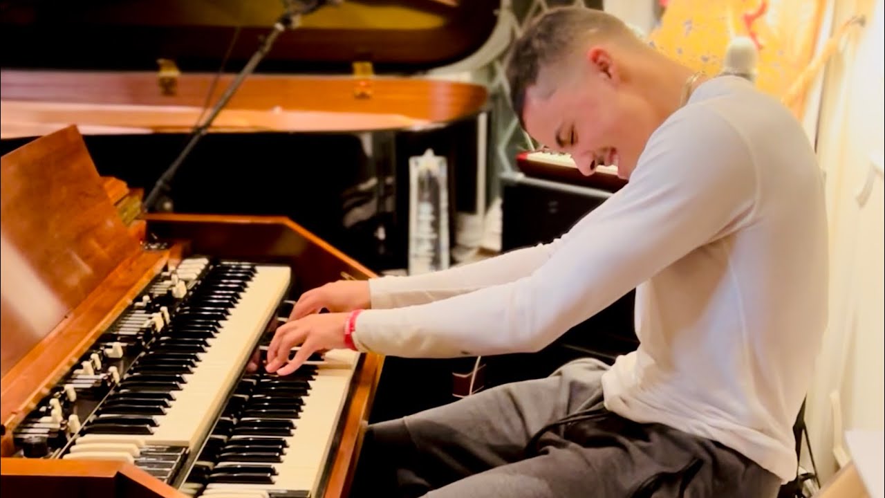 Noah East solo “101 Eastbound” on B3 Organ - YouTube