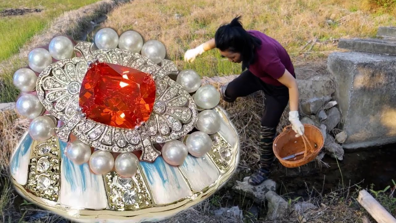 This pearl clam, with a history of only 120 years, is unique in ...