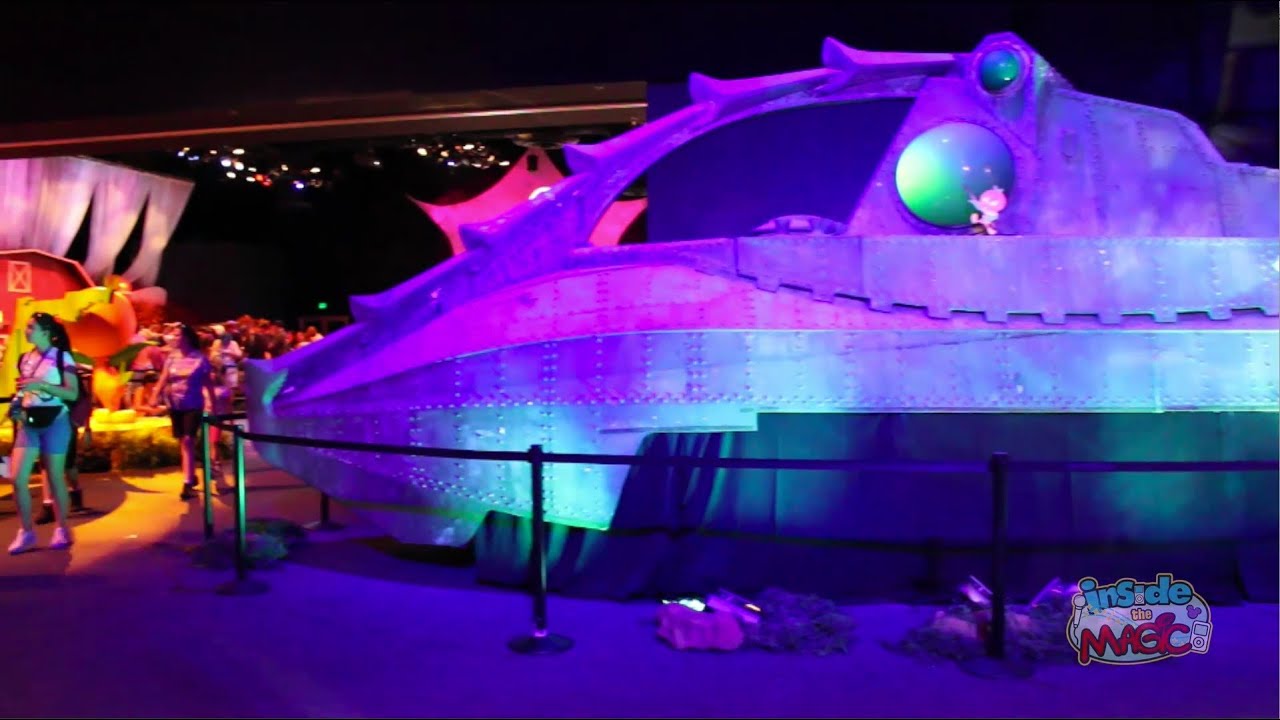 20,000 Leagues Under the Sea Nautilus submarine at Disney World for ...