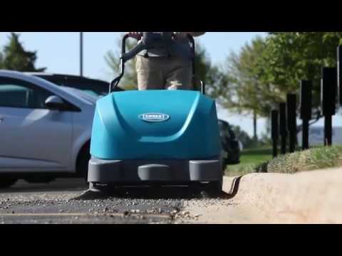 Tennant S9 - Barredora para grandes superficies a bateria - YouTube